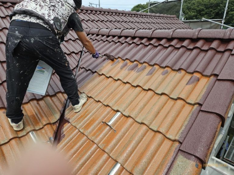 小美玉市 塗膜の剥がれが著しい、セメント瓦塗装 - 外壁塗装・リフォームは茨城県石岡市・笠間市・小美玉市の塗装の匠、中嶋塗装工業へ